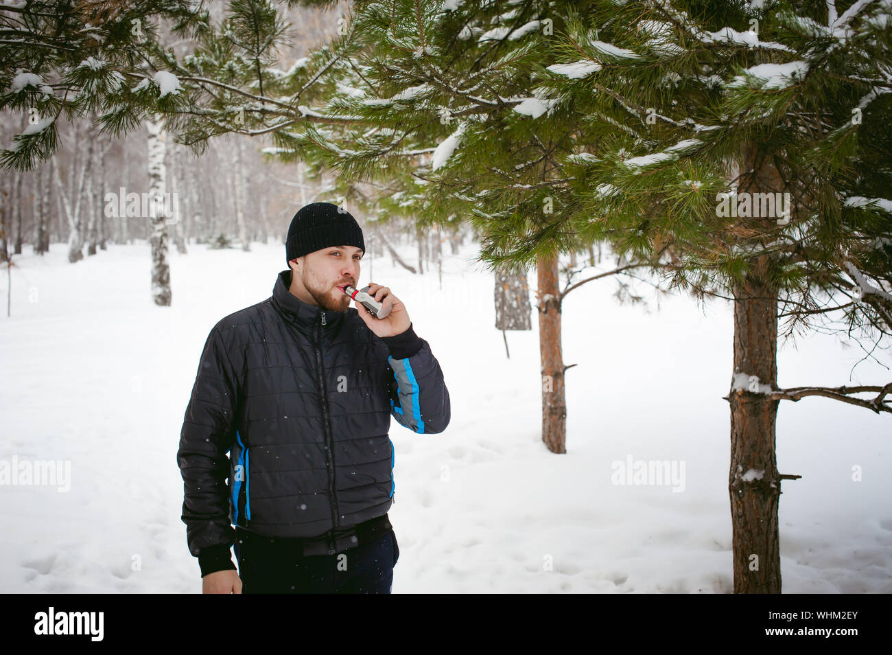 Cigarette winter snow High Resolution Stock Photography and Images - Alamy