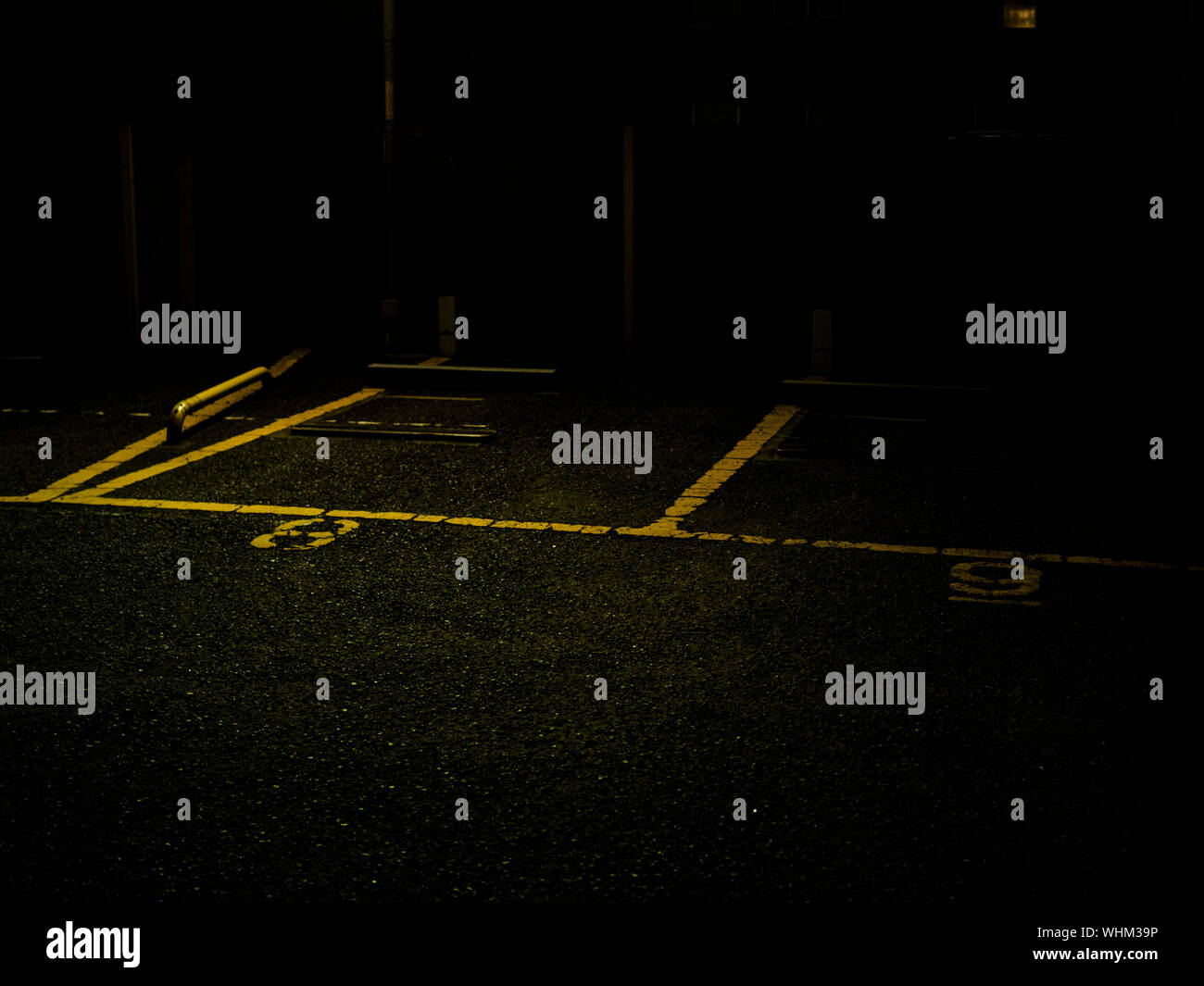 Road and markings and night hi-res stock photography and images - Alamy