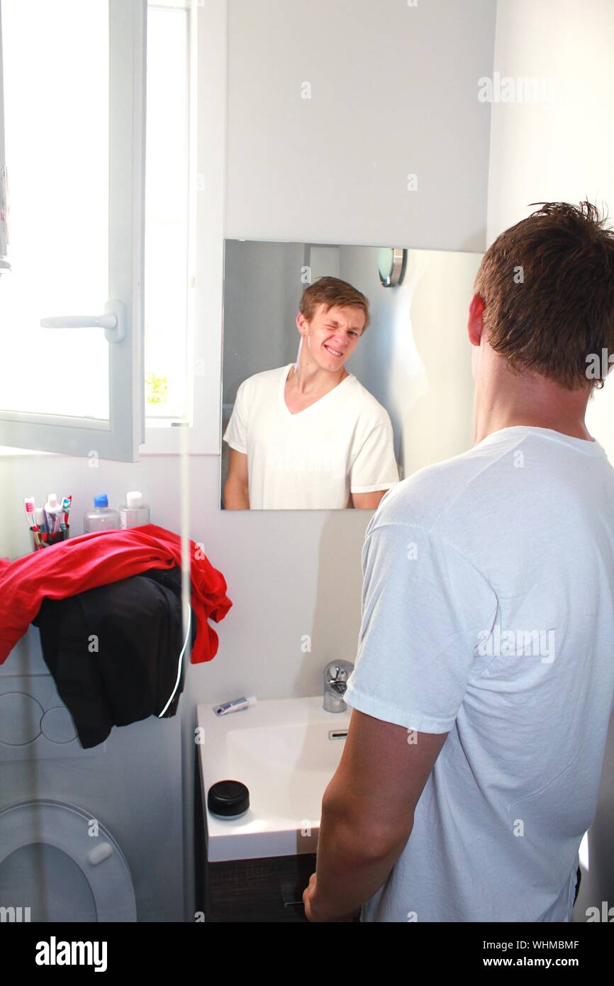 Man looking in a mirror hi-res stock photography and images - Alamy