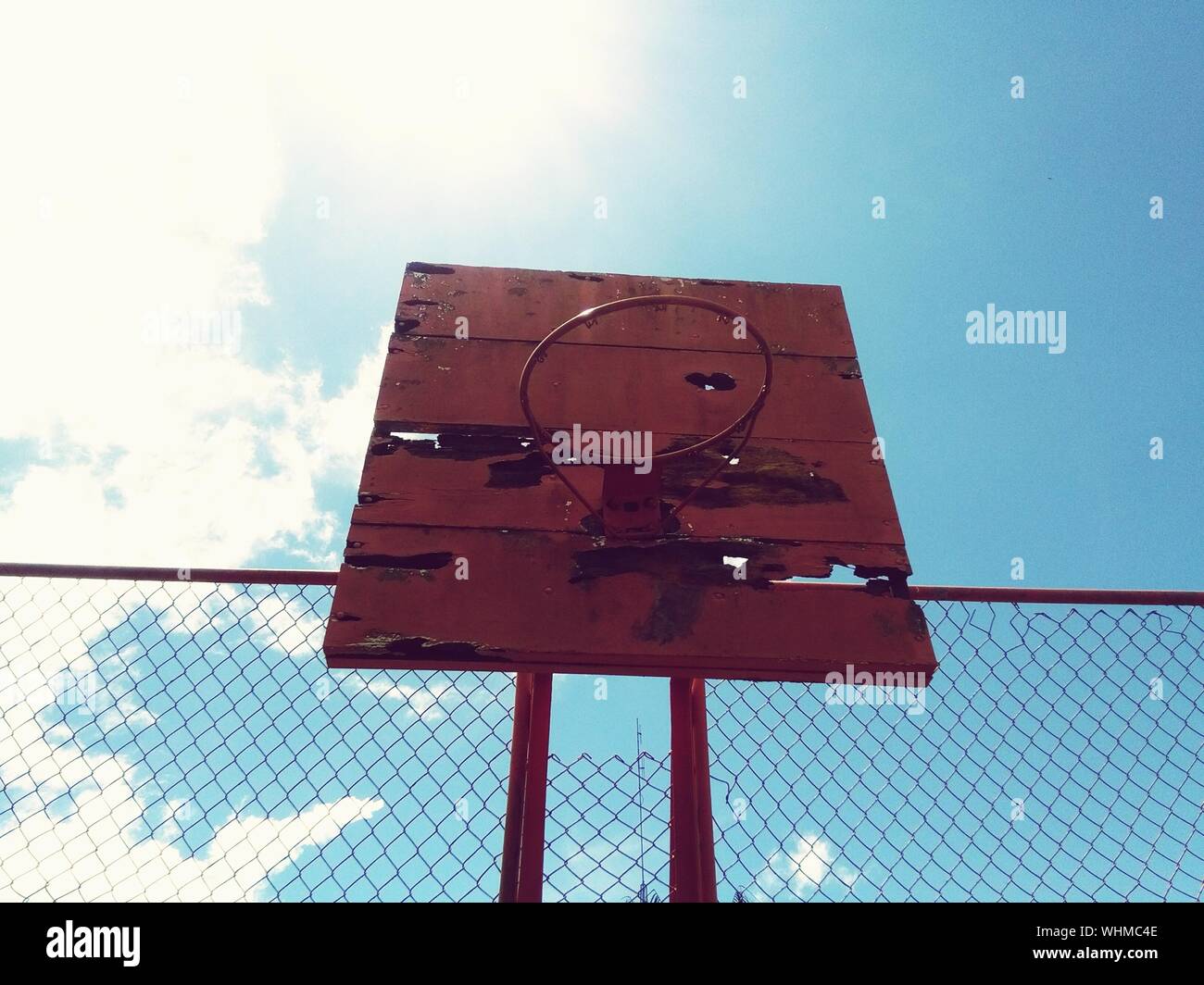 Broken basketball hoop hi-res stock photography and images - Alamy