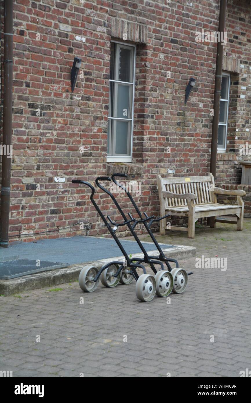 Push carts hi-res stock photography and images - Alamy
