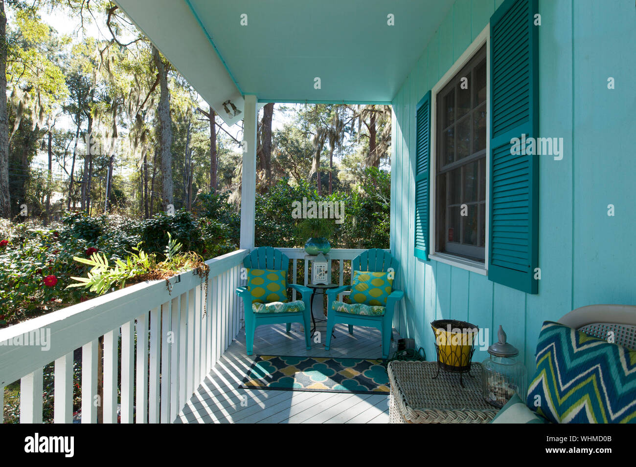 Beautiful front porch hi-res stock photography and images - Alamy