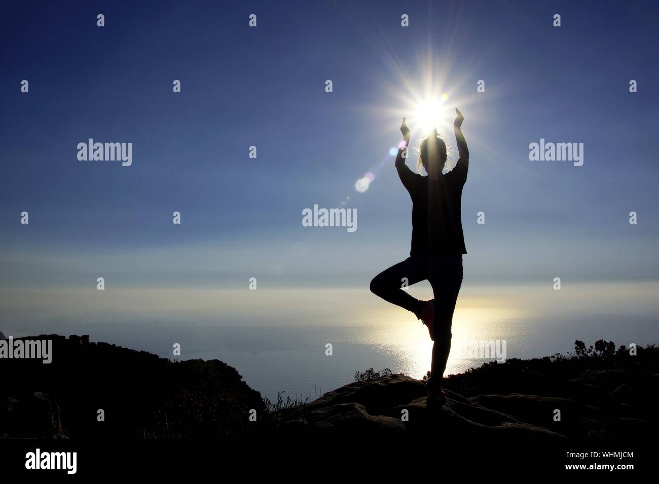 Sun africa sky lens flare hi-res stock photography and images - Alamy