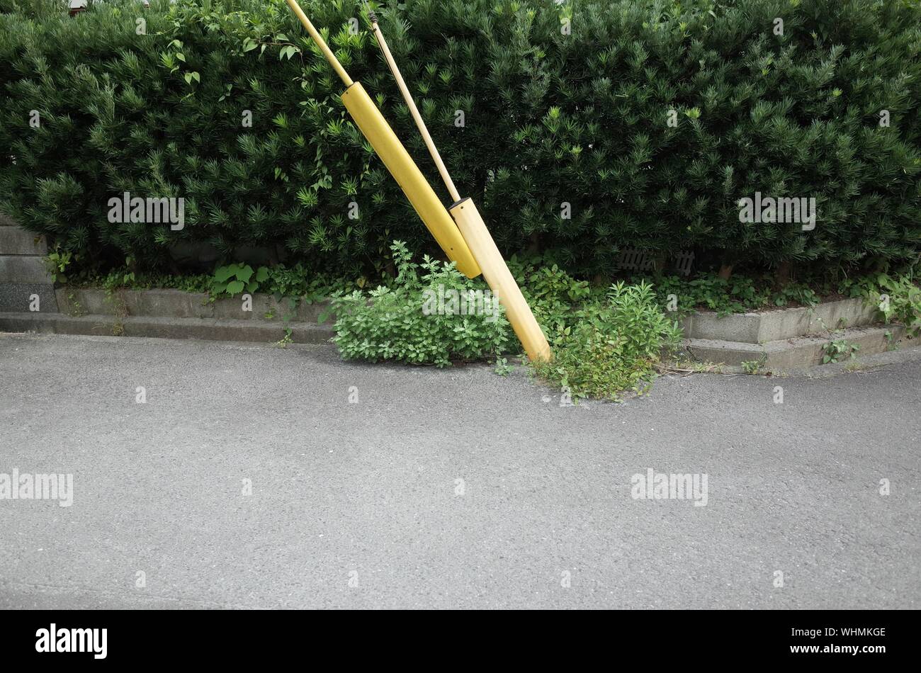Road sticks hi-res stock photography and images - Alamy