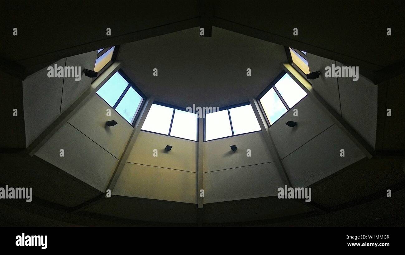 Skylight cloud hi-res stock photography and images - Alamy