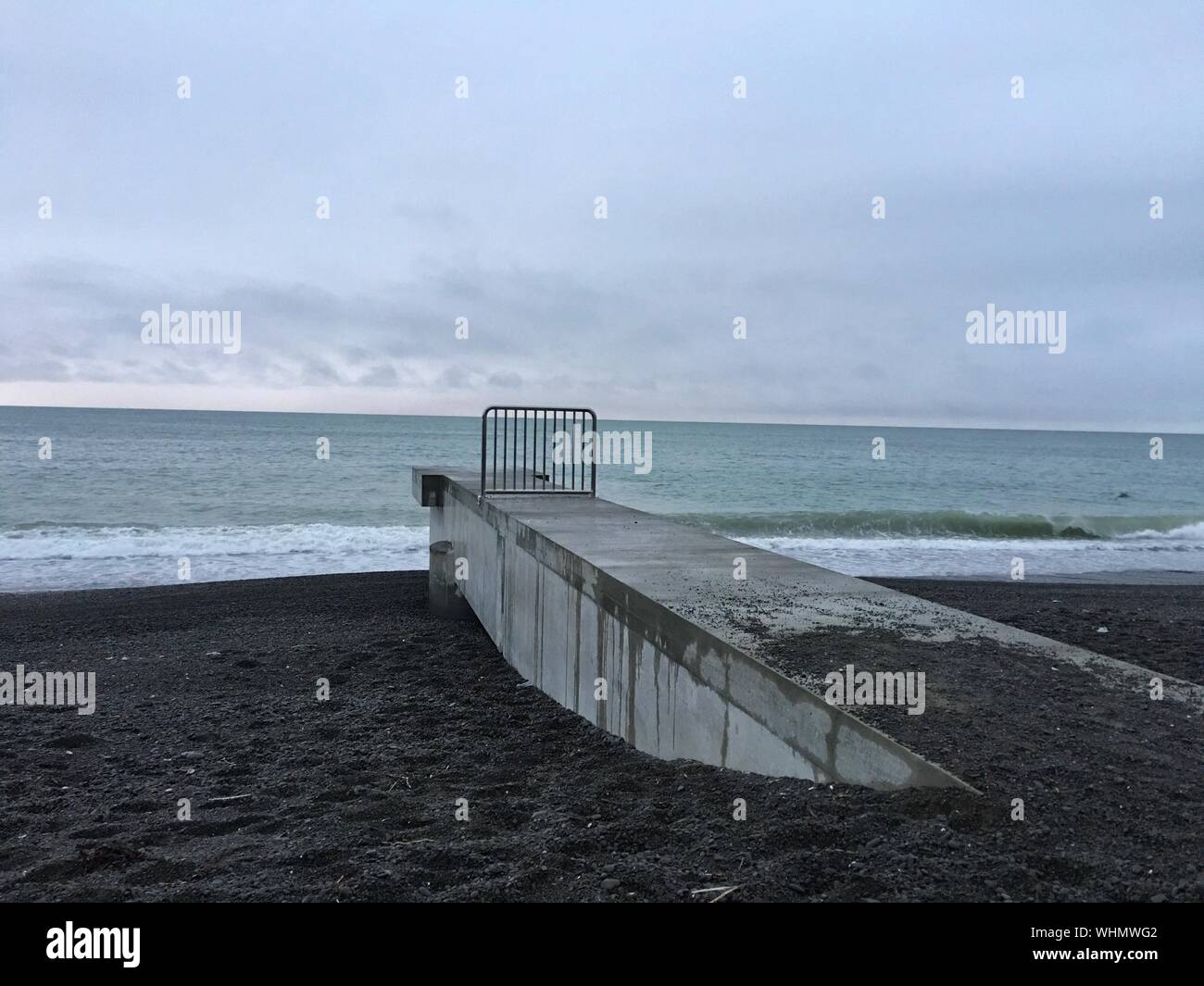 Ocean concrete hi-res stock photography and images - Alamy