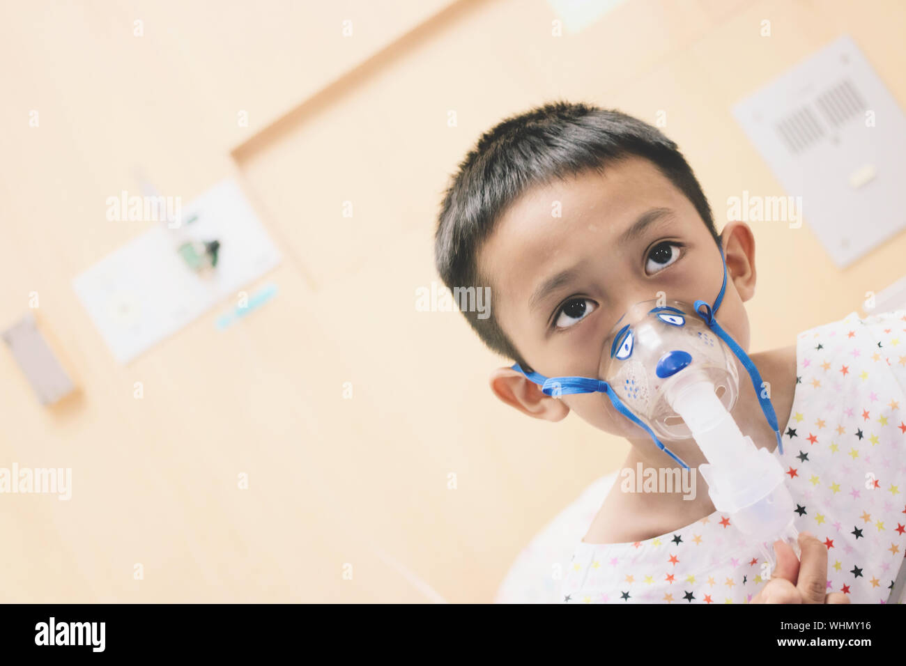 Child oxygen hospital hi-res stock photography and images - Alamy