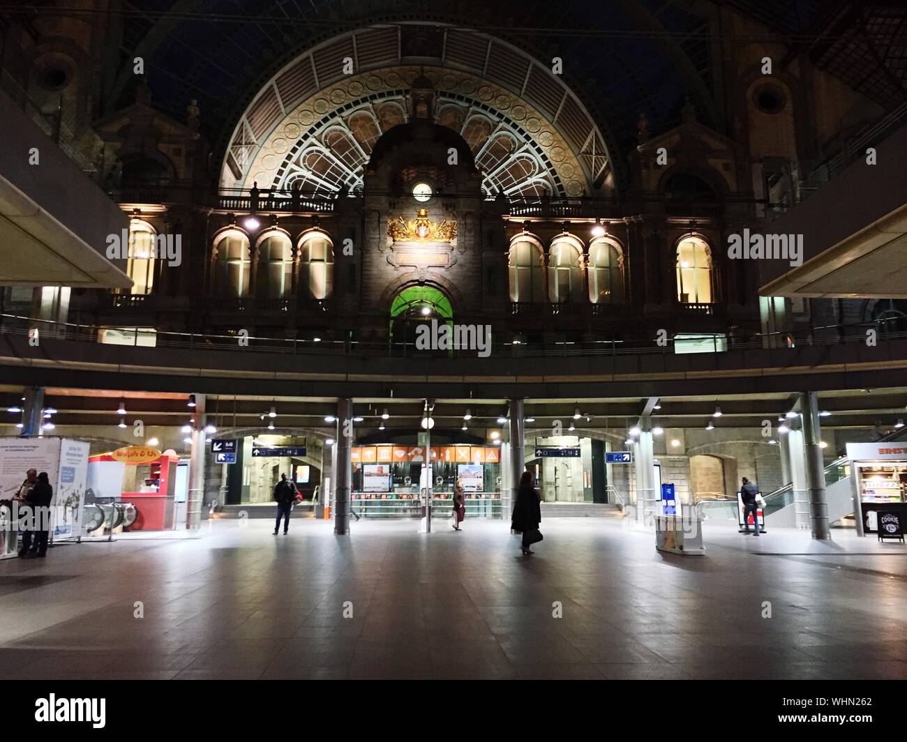 Station building outside hi-res stock photography and images - Alamy