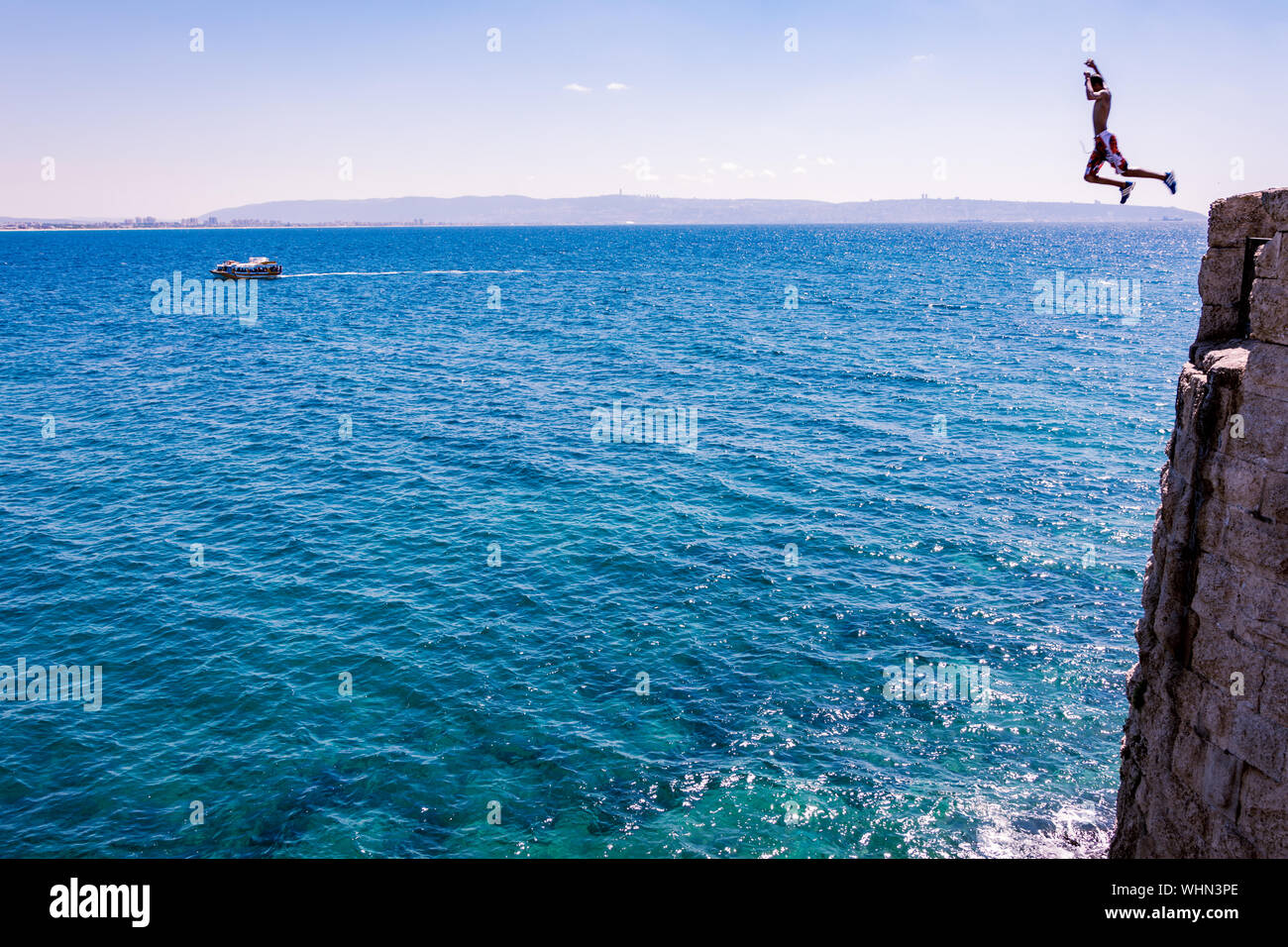 Plunge cliff hi-res stock photography and images - Alamy