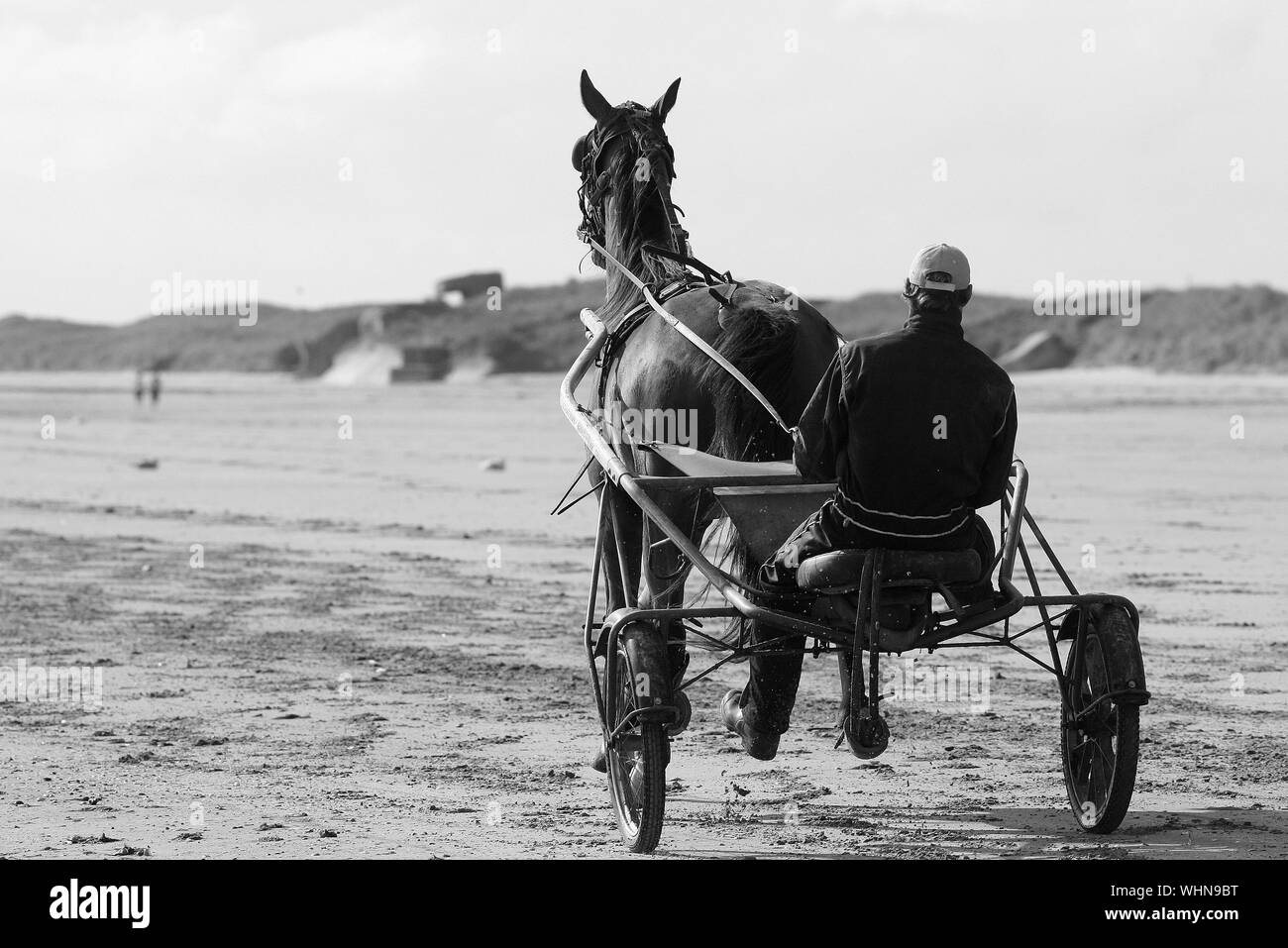 Man cart beach hi-res stock photography and images - Alamy