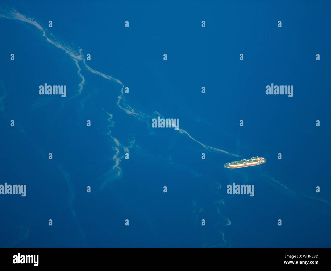 Wave ocean ship hi-res stock photography and images - Alamy