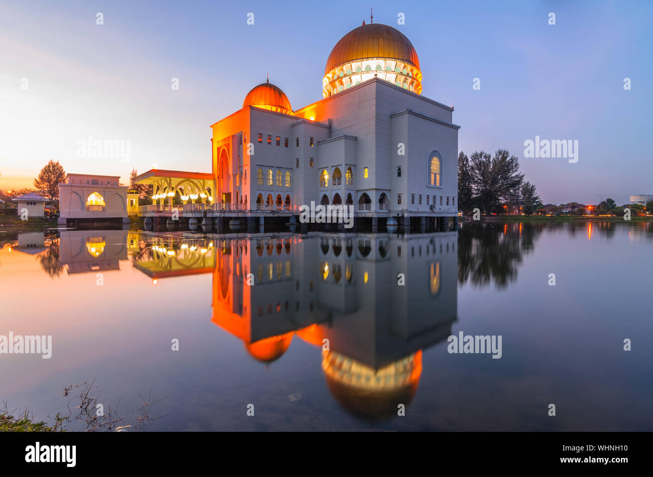 Blue mosque sunrise hi-res stock photography and images - Alamy