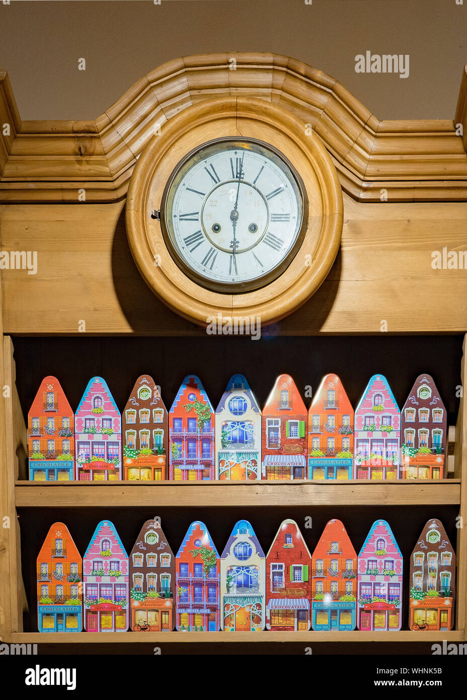 Shelf clock hi-res stock photography and images - Alamy