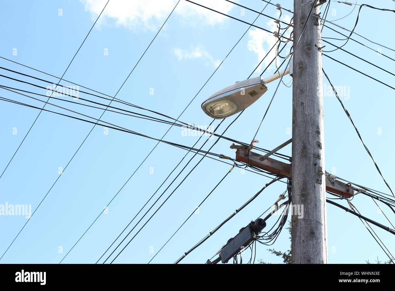 Street light power cable pole hi-res stock photography and images - Alamy