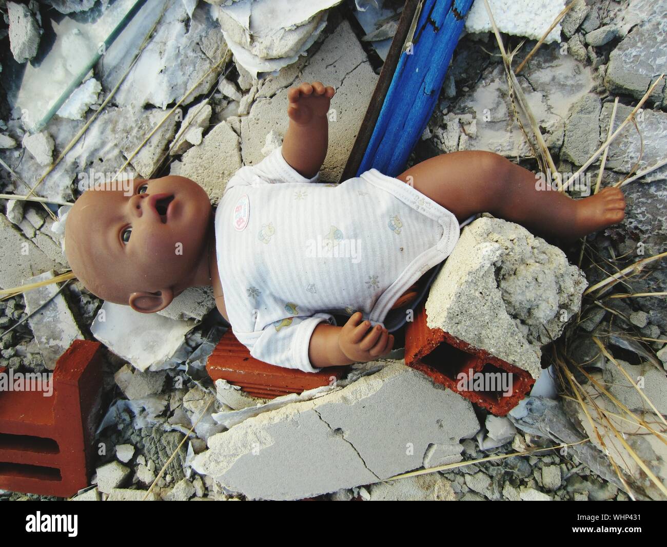 Broken doll hi-res stock photography and images - Alamy