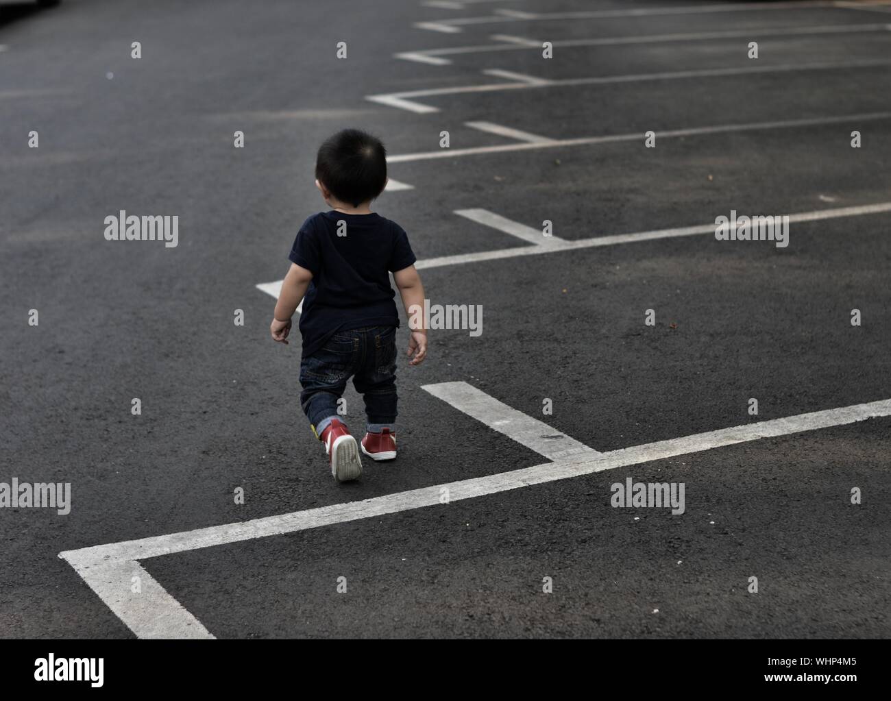 Toddler boy rear view hi-res stock photography and images - Alamy