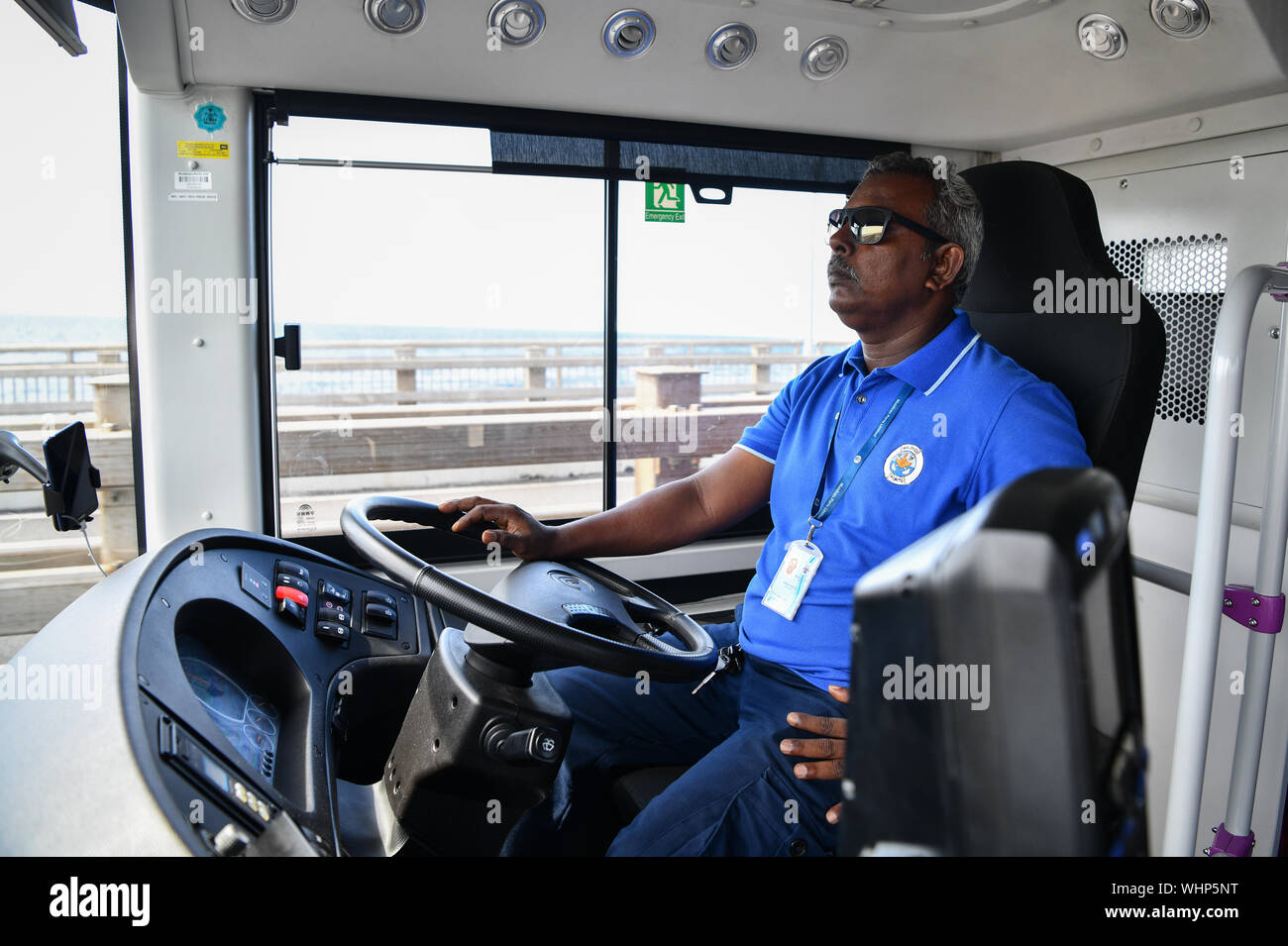 (190903) -- MALE, Sept. 3, 2019 (Xinhua) -- A driver steers a bus on ...