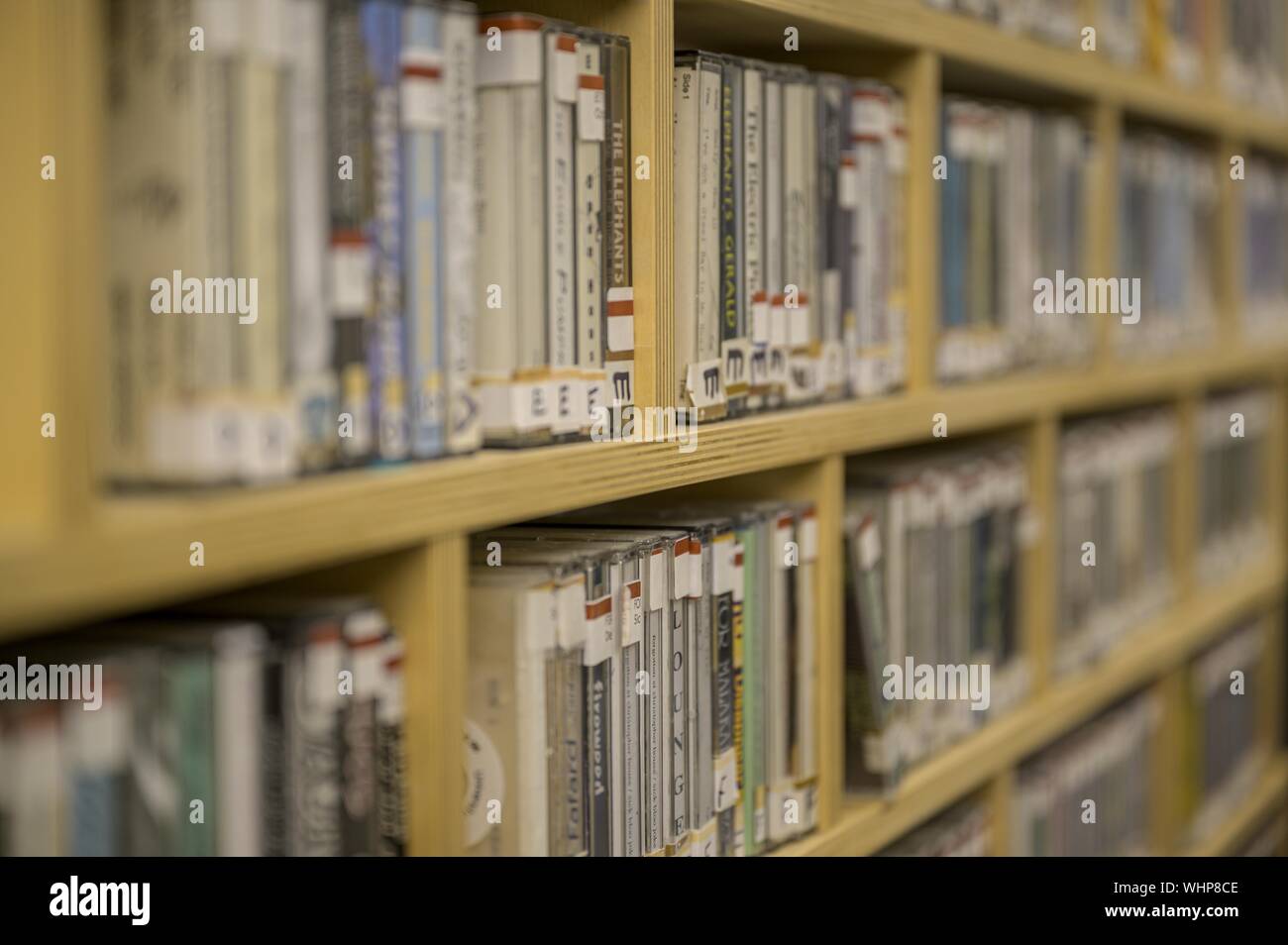 Vinyl record station hi-res stock photography and images - Alamy