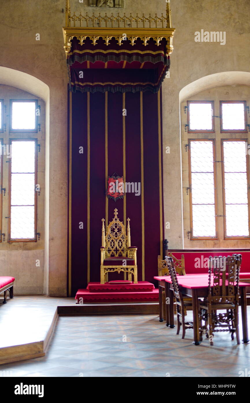 The golden throne hi-res stock photography and images - Alamy