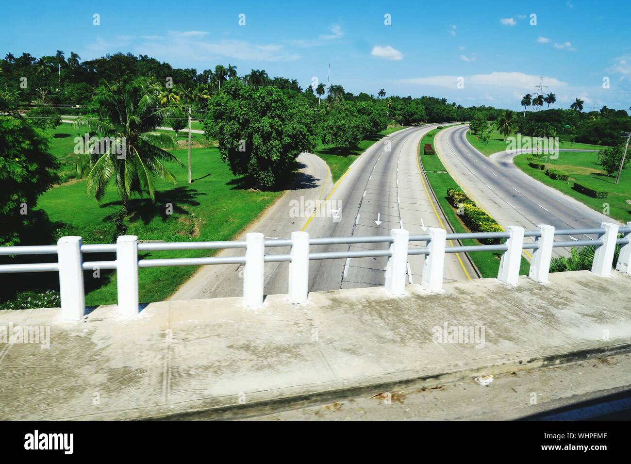 Trees and highways hi-res stock photography and images - Alamy