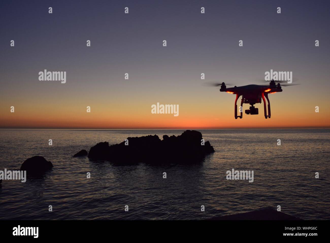 Flying drone sea hi-res stock photography and images - Alamy