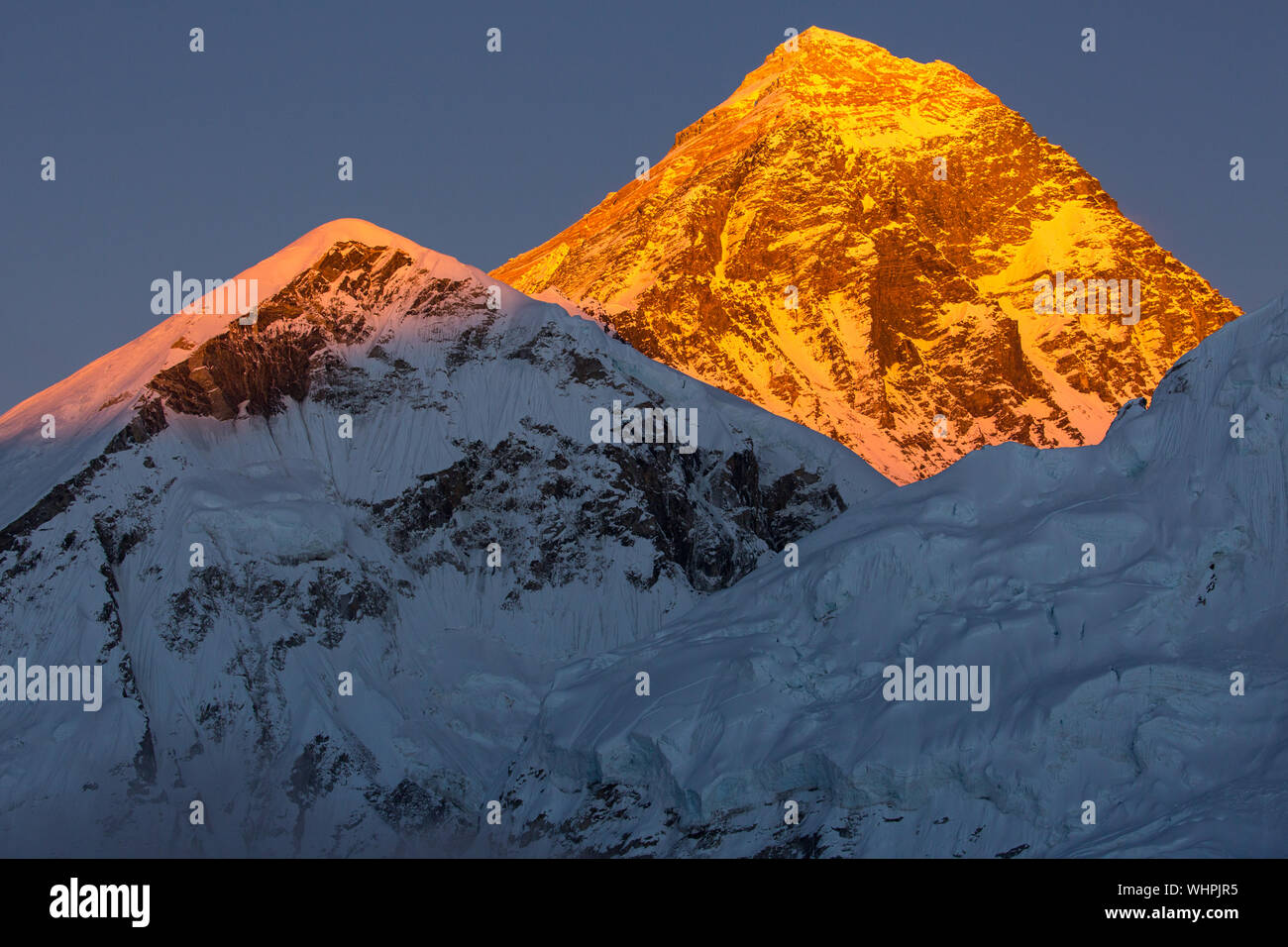 View of mount everest hi-res stock photography and images - Alamy