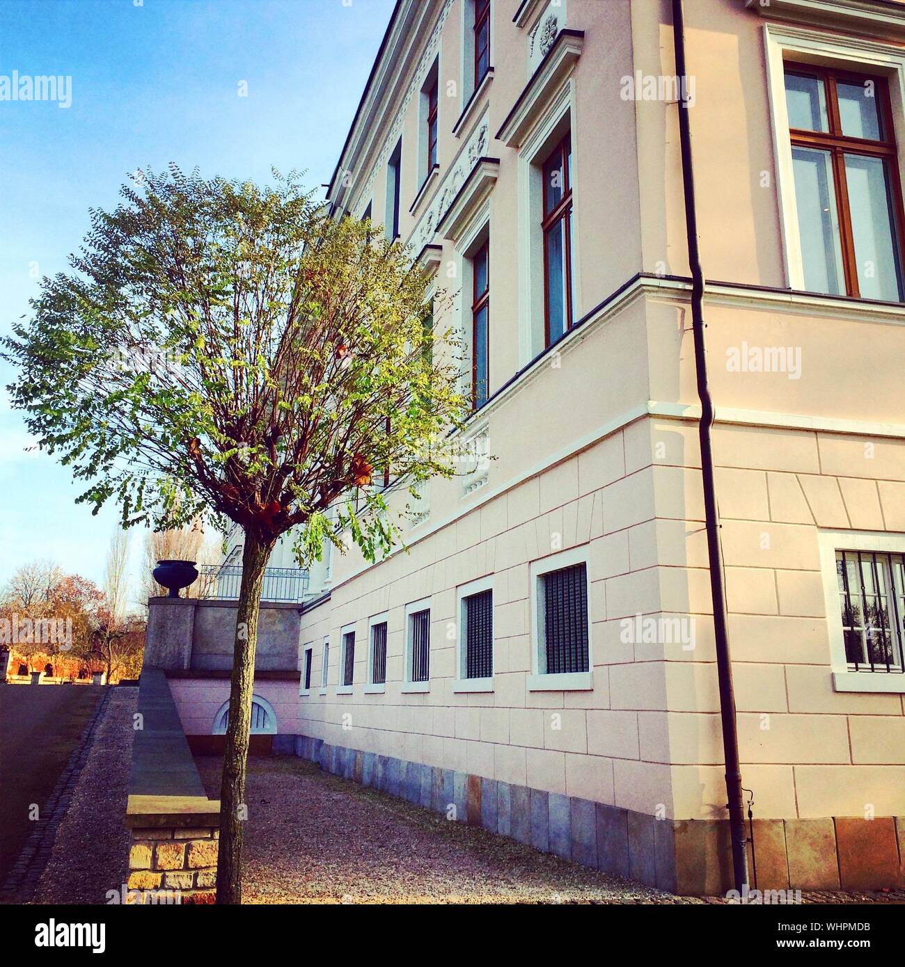 Single building architecture hi-res stock photography and images - Alamy