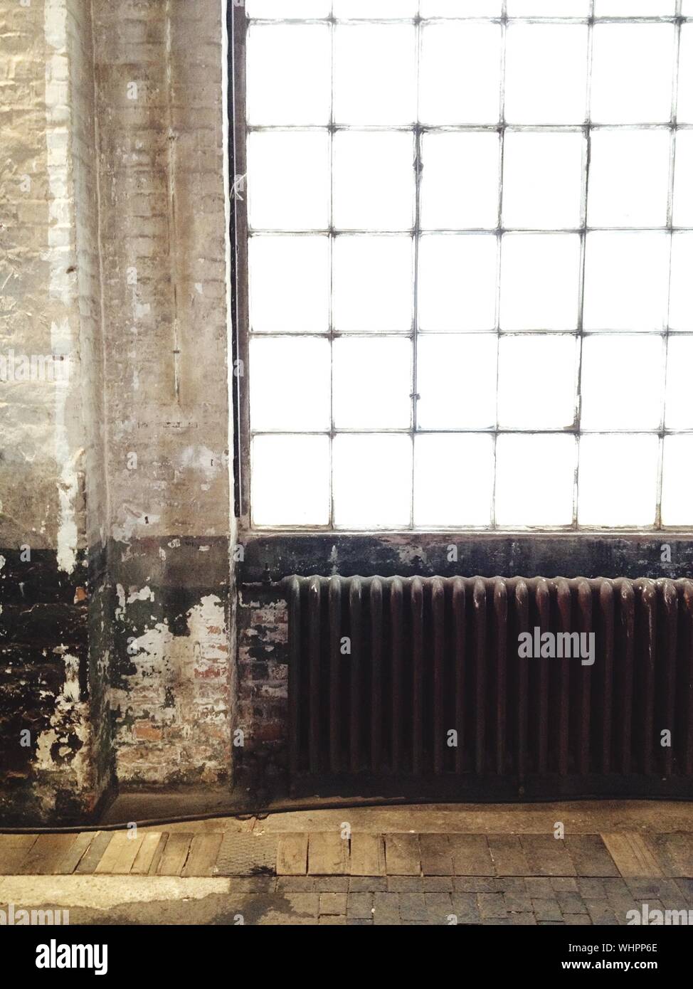 Old radiator hi-res stock photography and images - Alamy