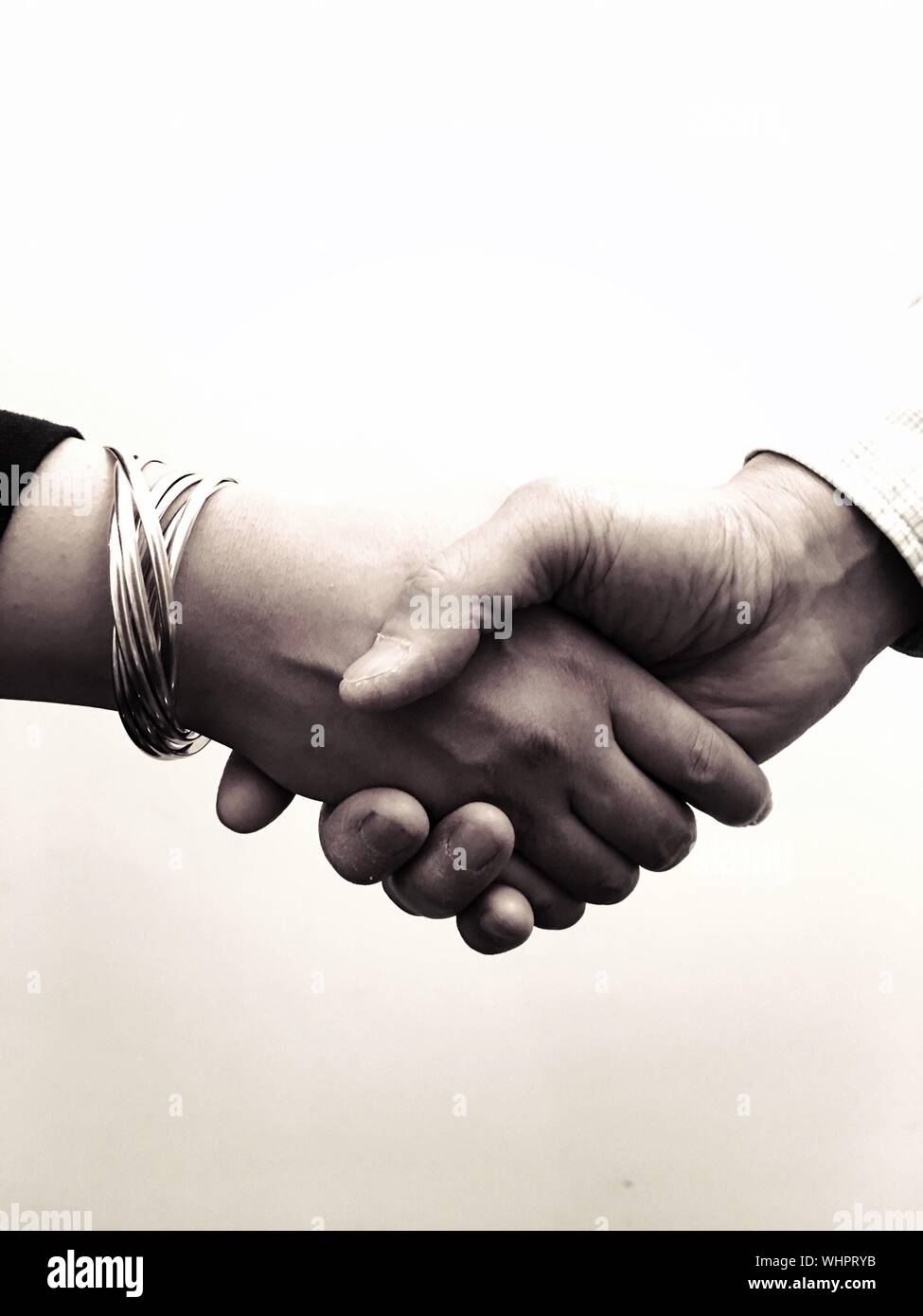 Woman and man shaking hands hi-res stock photography and images - Alamy