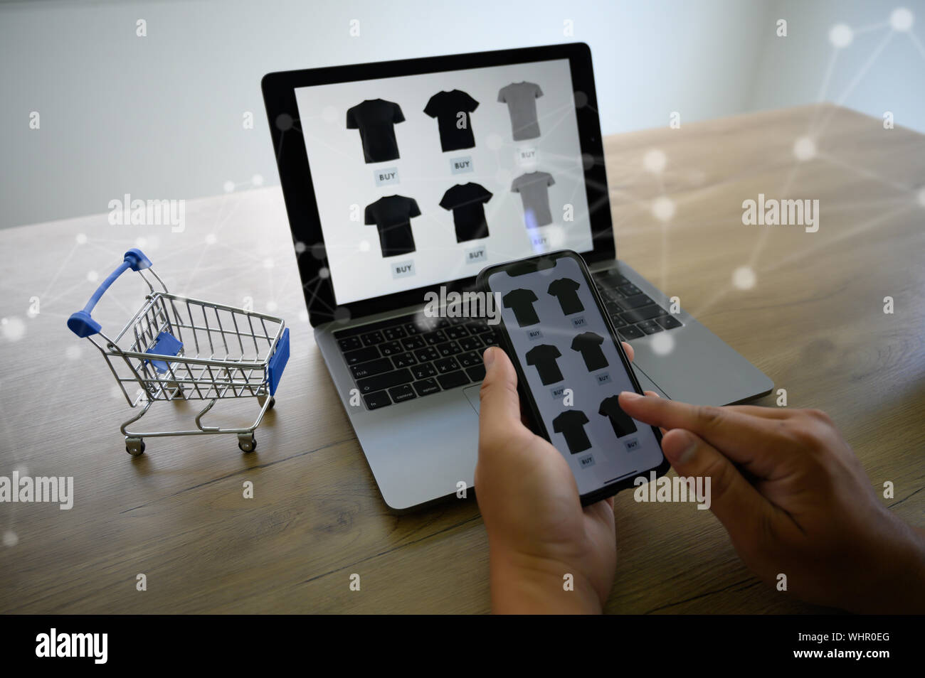 Business people use Technology E-commerce Internet Global Marketing ...