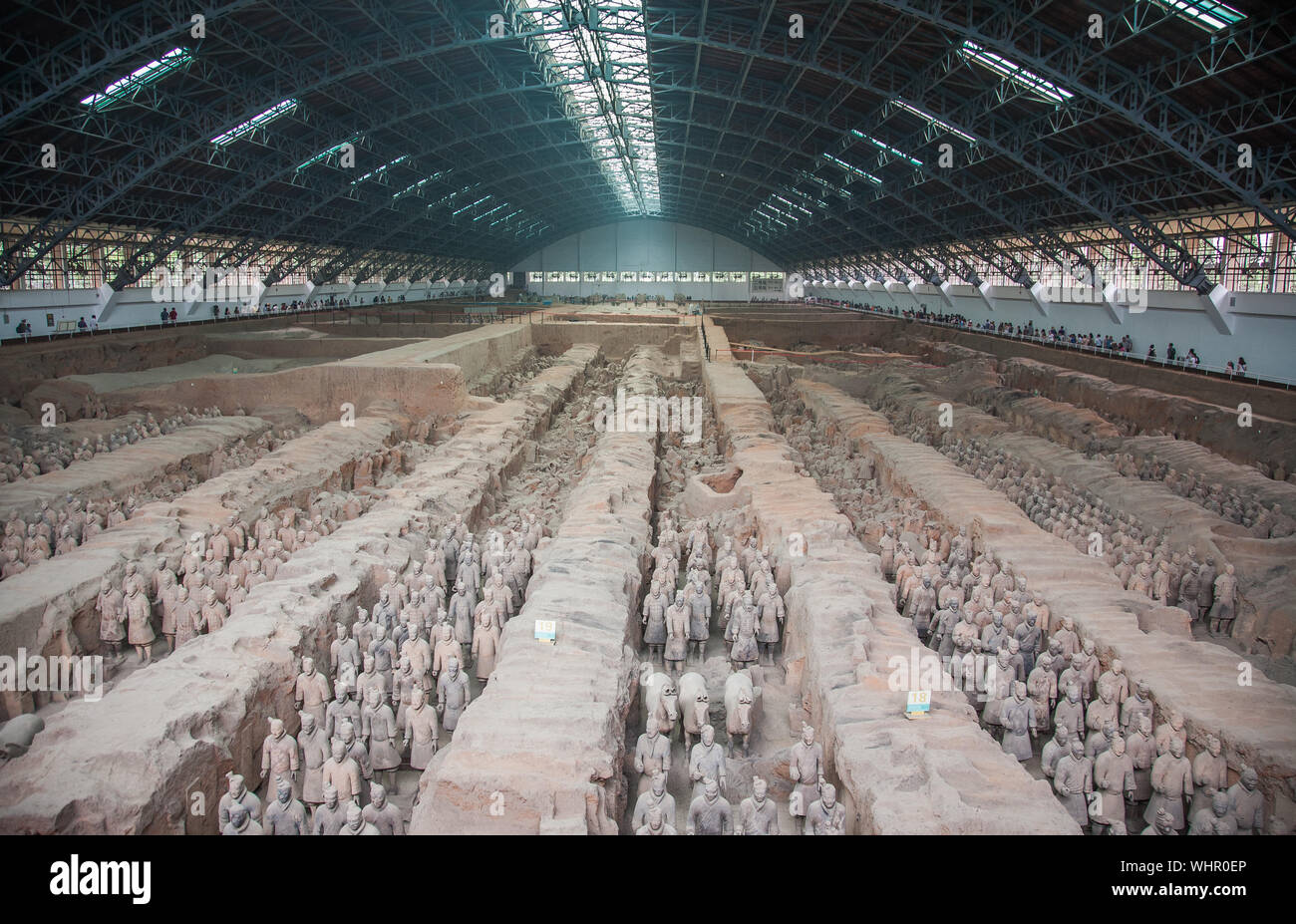 Statues of clay hi-res stock photography and images - Alamy