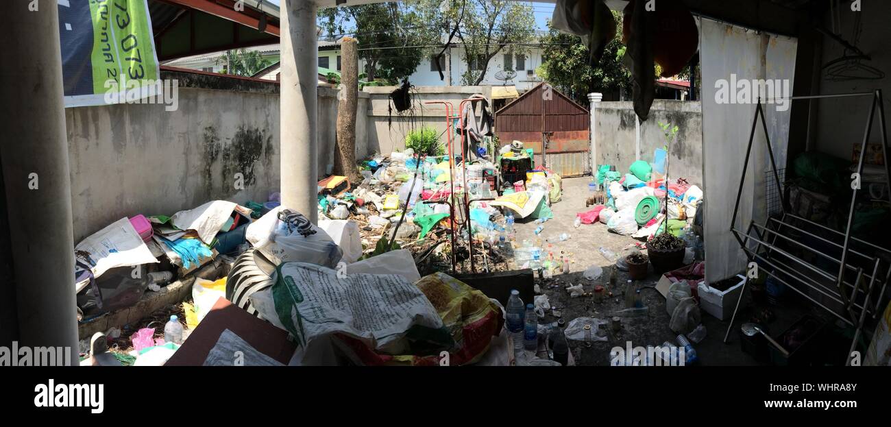 Messy front yard hi-res stock photography and images - Alamy