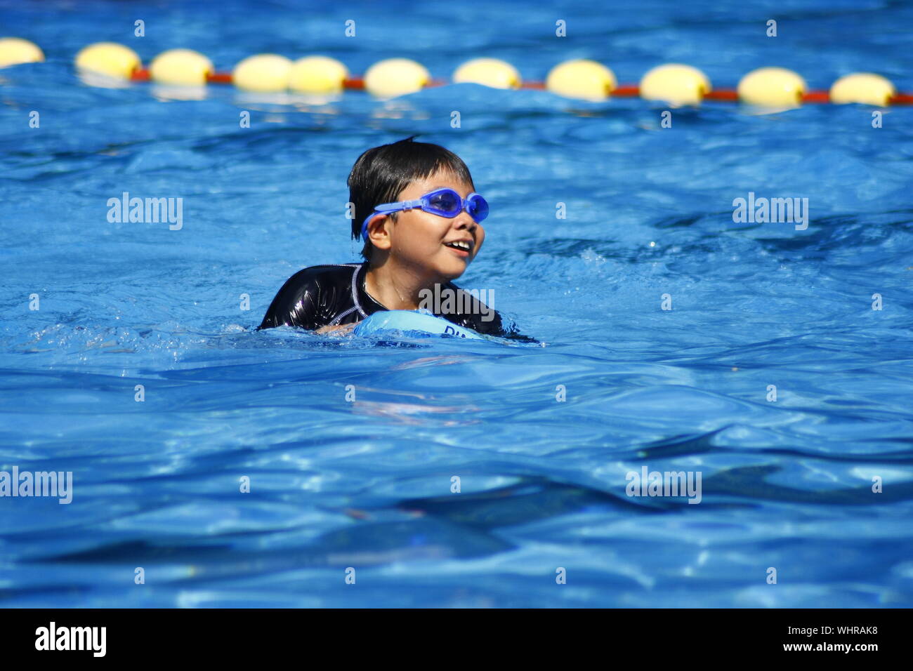 Wearing goggles hi-res stock photography and images - Alamy