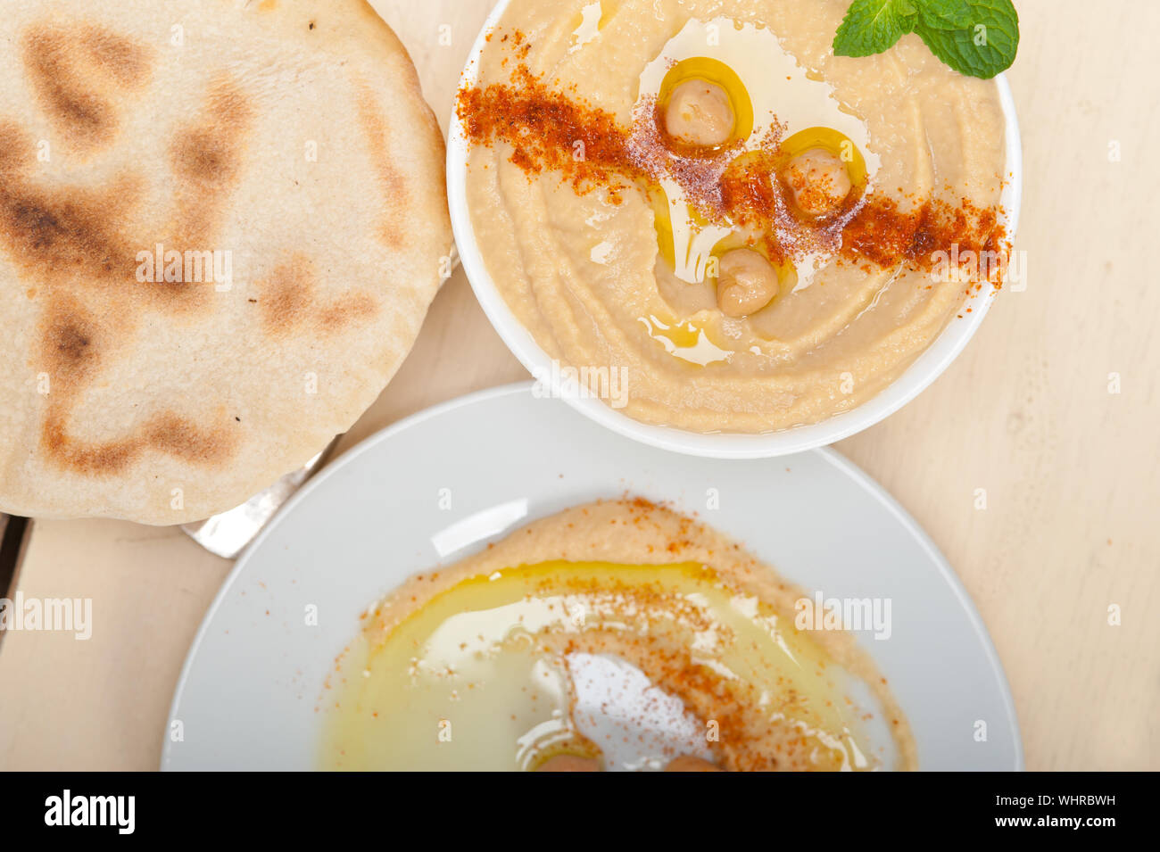 Hummus and pita hi-res stock photography and images - Alamy