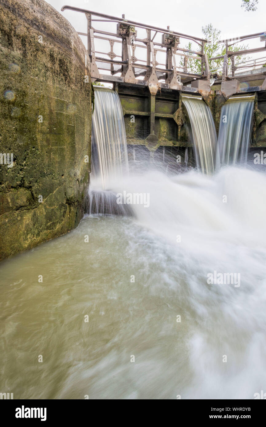 Water dam france hi-res stock photography and images - Alamy