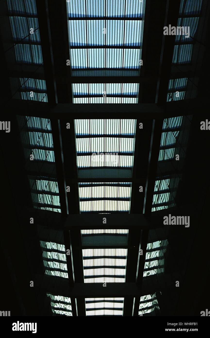 Night illuminated windows people hi-res stock photography and images ...