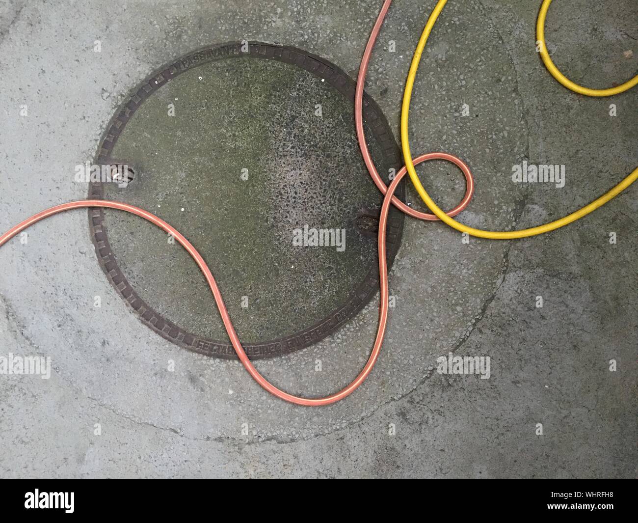 Cable manhole hi-res stock photography and images - Alamy