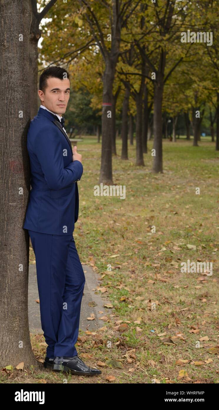 Portrait of man in suit hi-res stock photography and images - Alamy