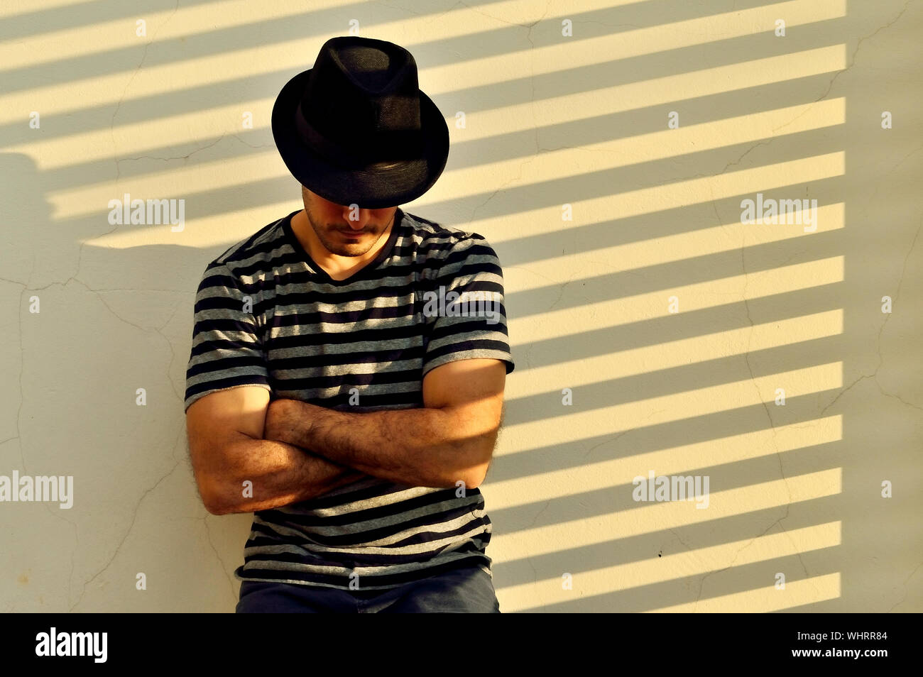 Man leaning against wall hi-res stock photography and images - Alamy