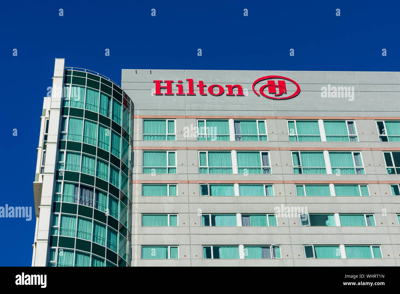 Hilton hotel logo sign hi-res stock photography and images - Alamy