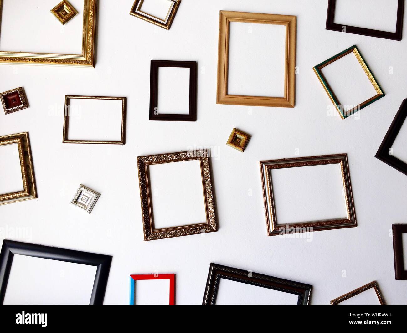 Wall empty picture frames hi-res stock photography and images - Alamy