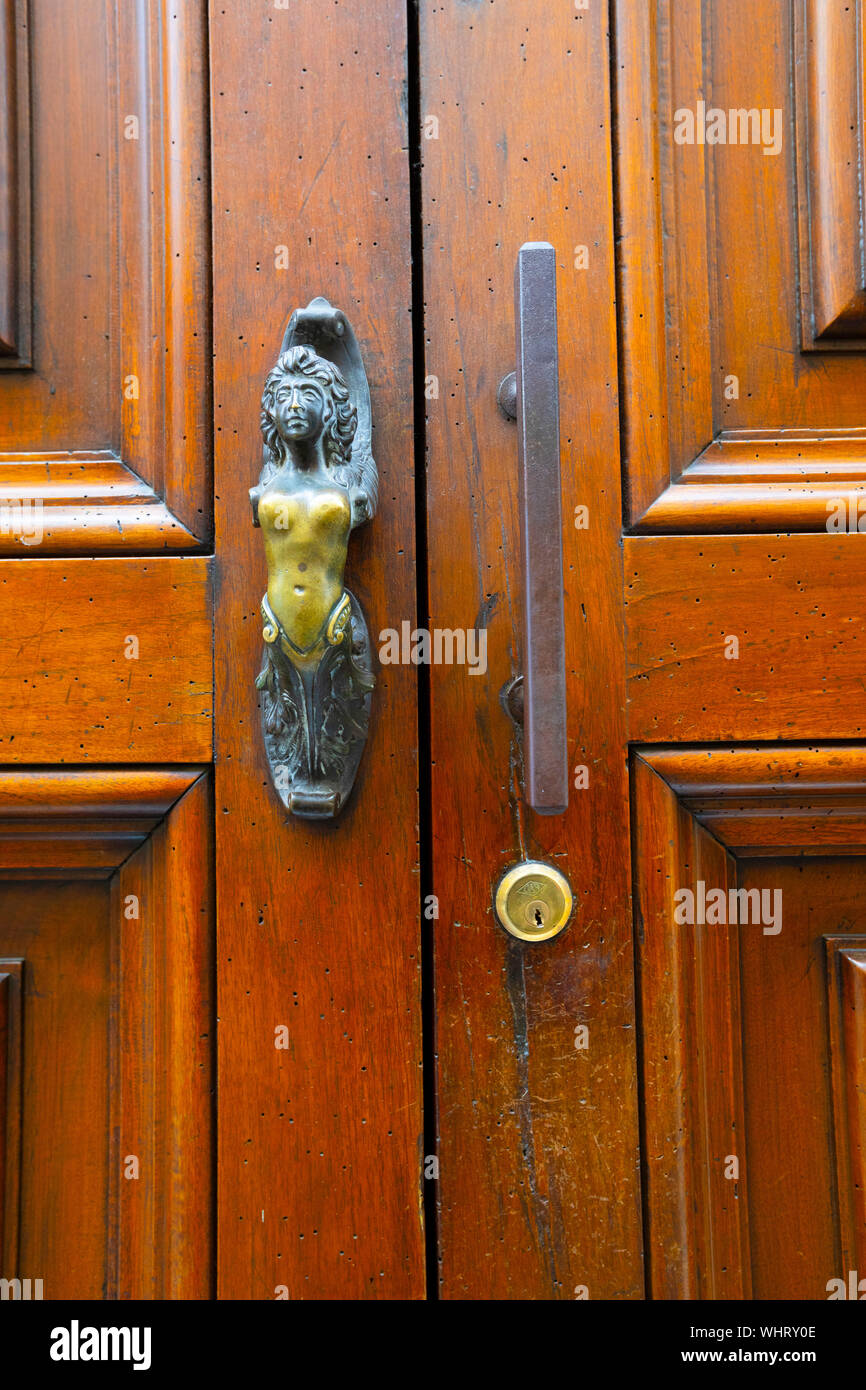 Ornate door handle hi-res stock photography and images - Alamy