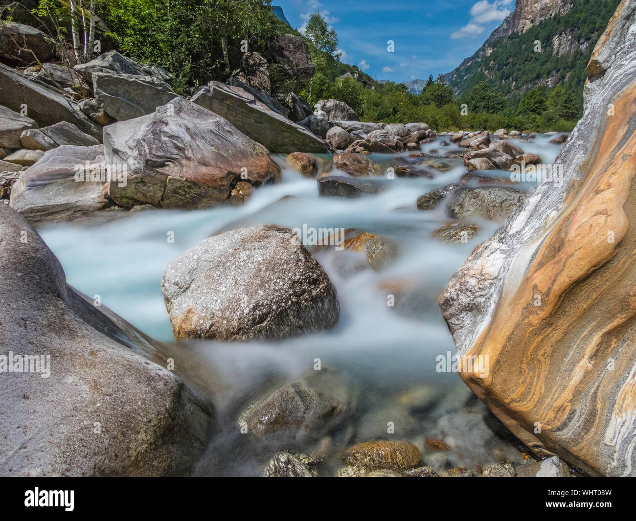 Shallow water river hi-res stock photography and images - Alamy