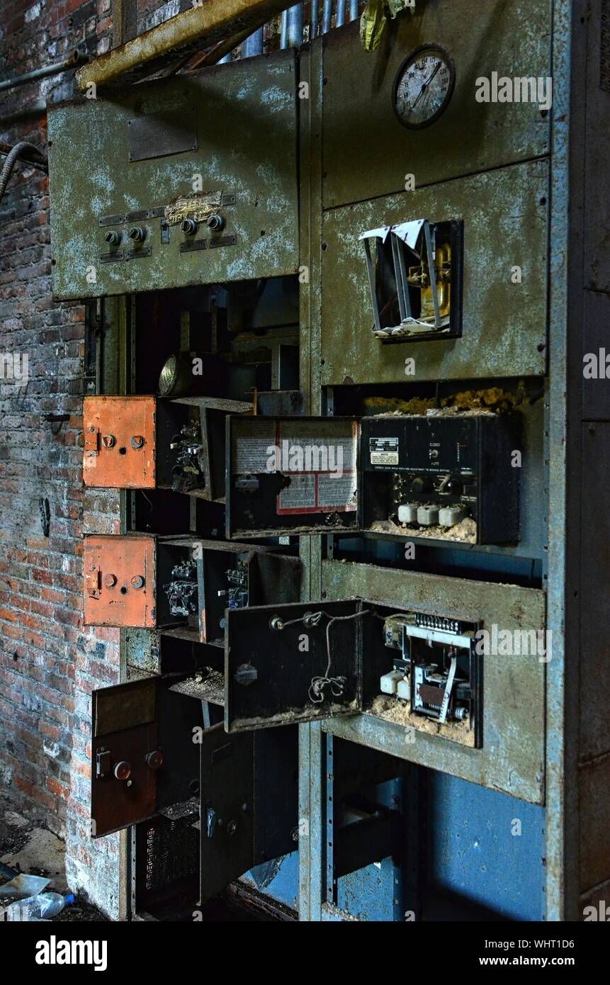 Old factory building hi-res stock photography and images - Alamy