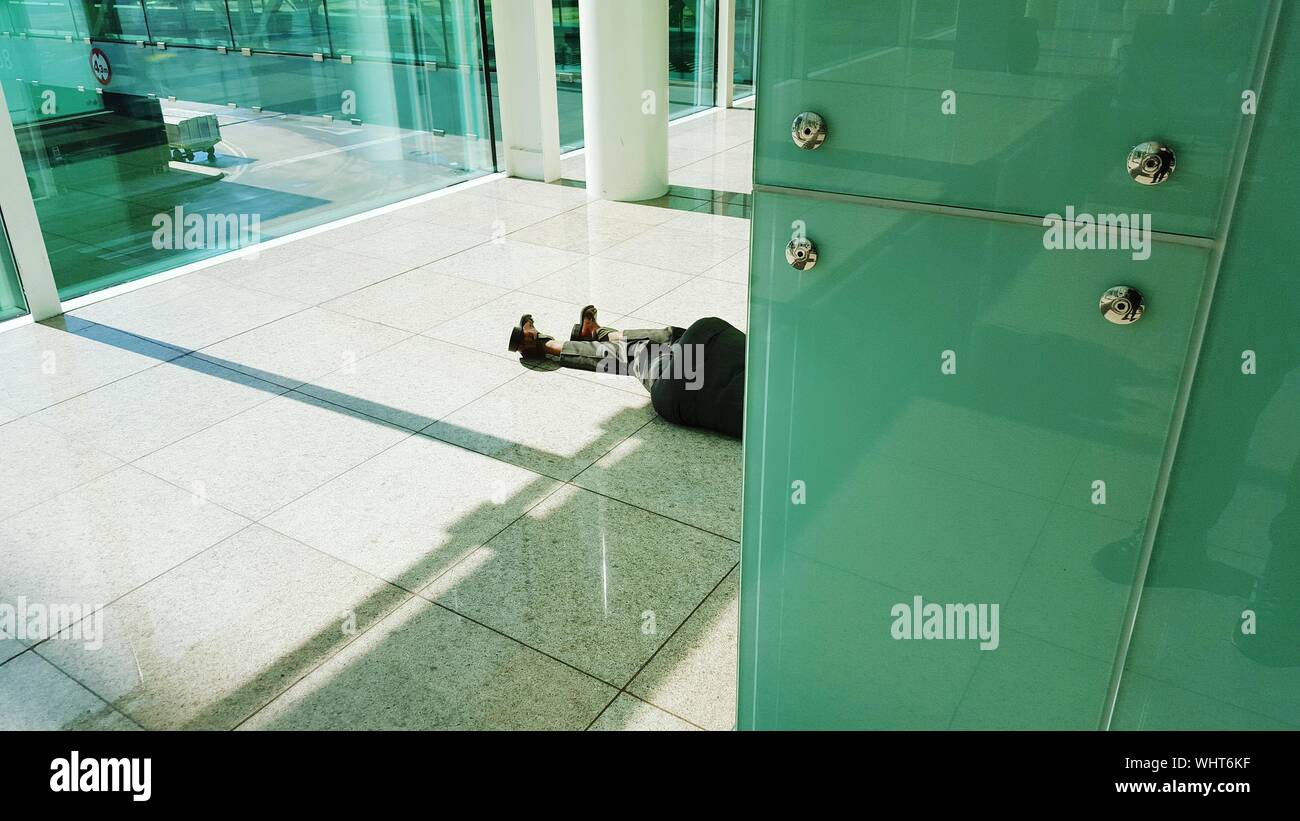 People lying on the hi-res stock photography and images - Alamy