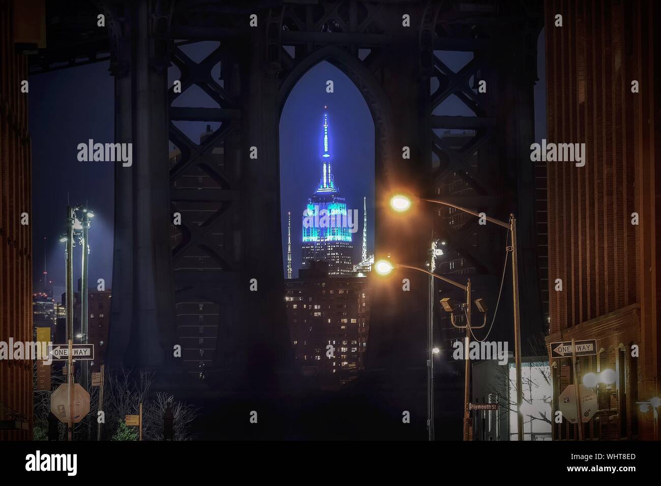 Empire state building through bridge hi-res stock photography and ...