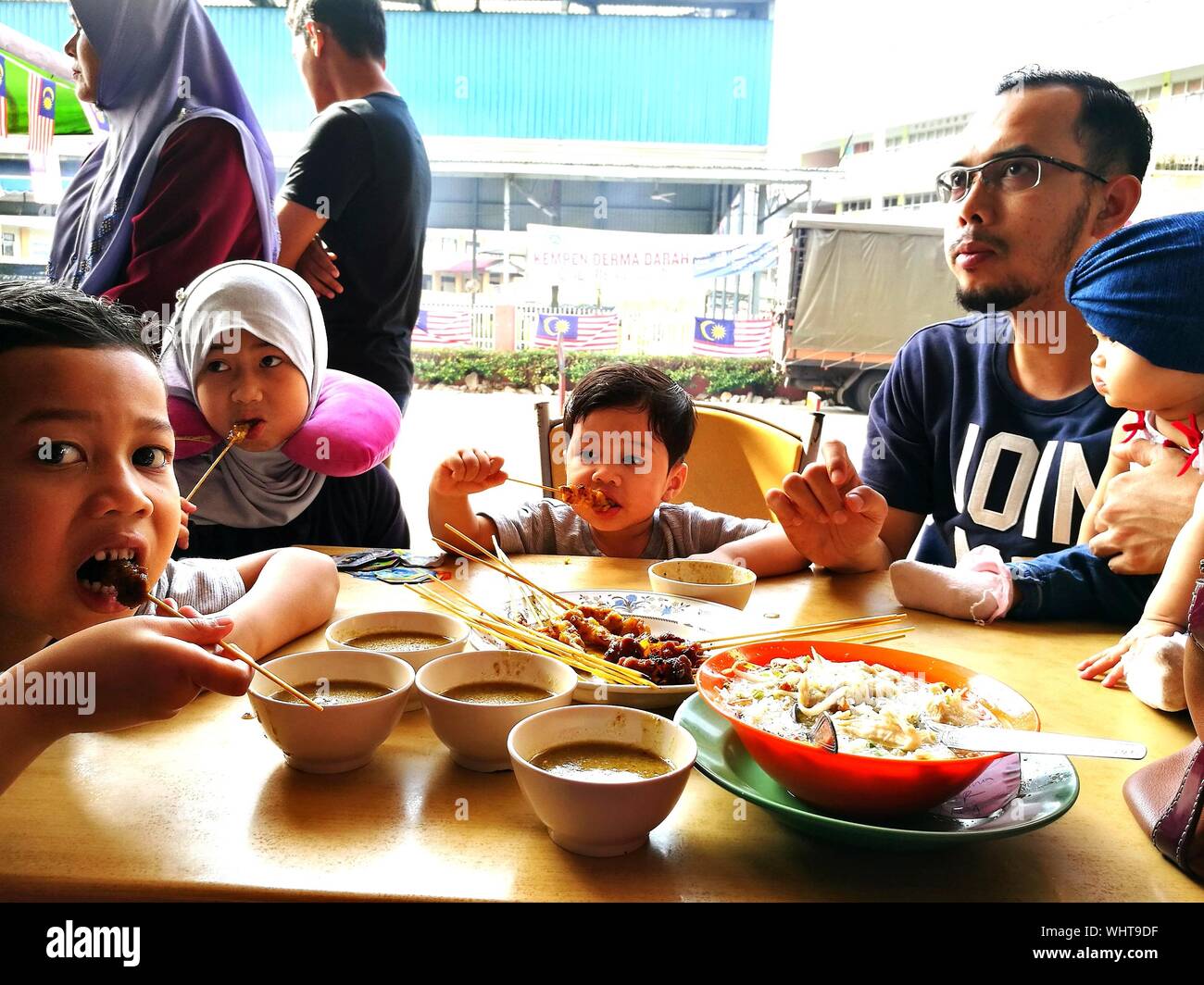 Children food restaurant High Resolution Stock Photography and Images ...