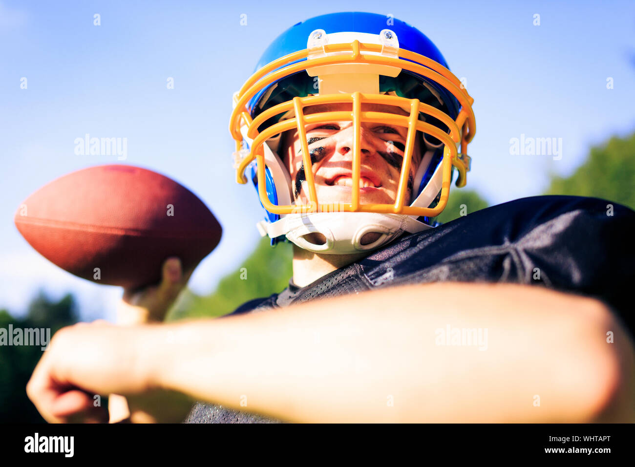 Action close up football hi-res stock photography and images - Alamy