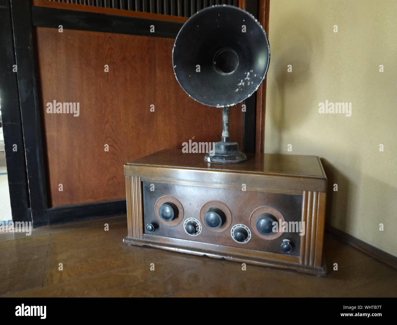 Old Fashioned Radio High Resolution Stock Photography and Images - Alamy