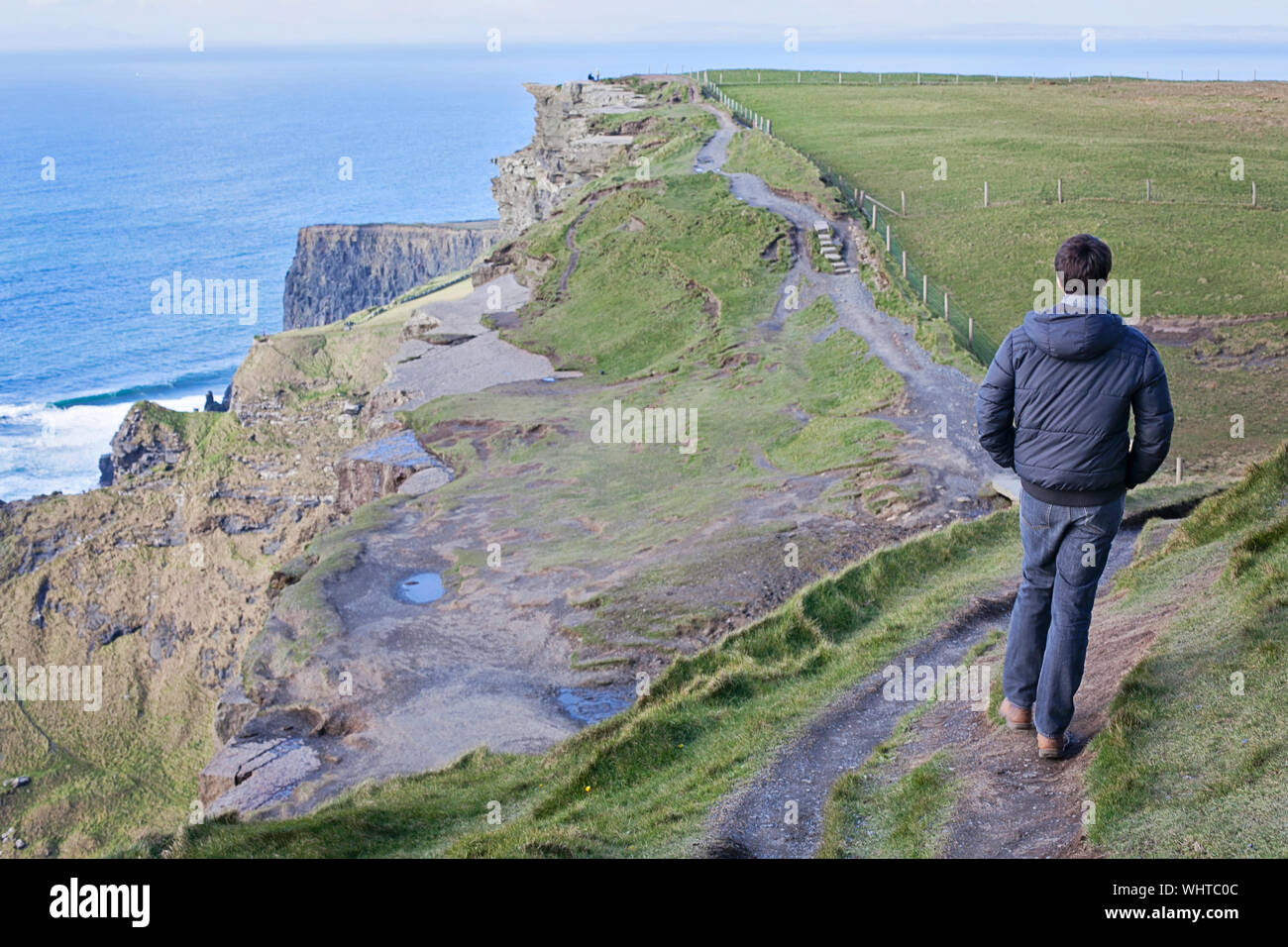 Walking on cliffs hi-res stock photography and images - Alamy